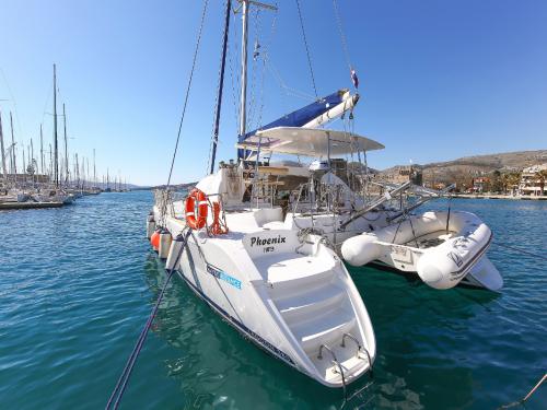 Catamaran Charter & Catamaran Rentals - Catamaran Sailing Vacations